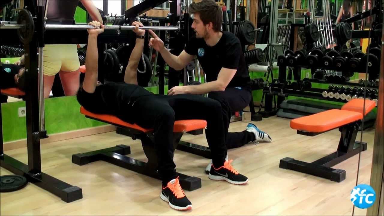 Press Banca en Multipower con agarre Cerrado - YouTube