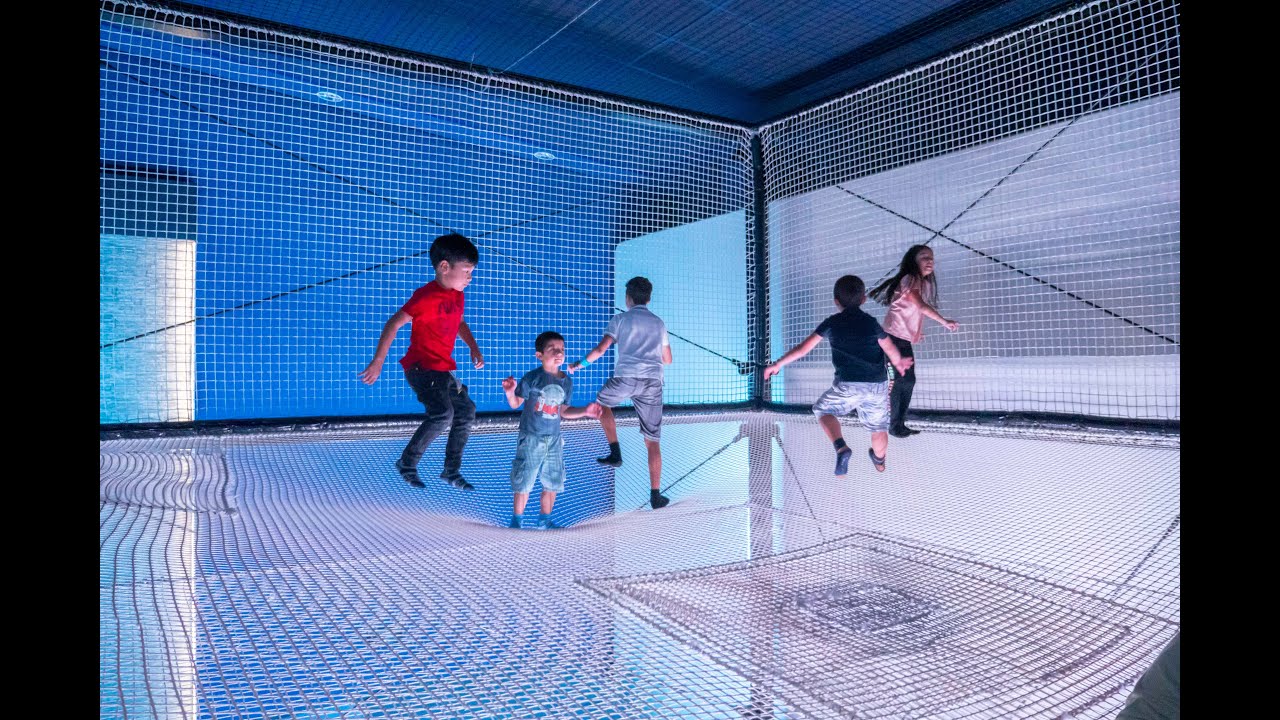 Sky Walk & Fountain Show - YouTube