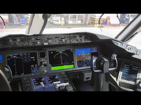 Boeing 787 Landing Cockpit View-FPA - YouTube