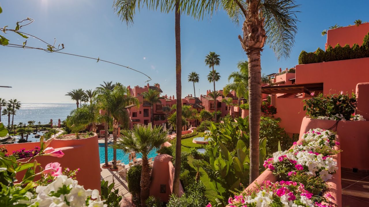 Front-line beach, modern luxury renovated penthouse in Cabo Bermejo ...