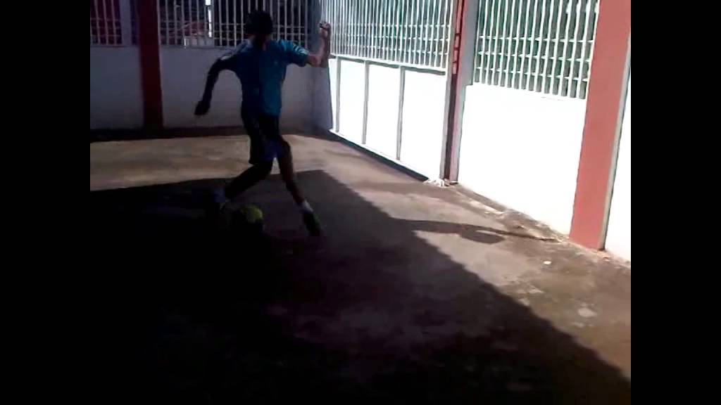 Video exclusivo para football tricks online(bicicleta elastica y One footed clapping) - YouTube