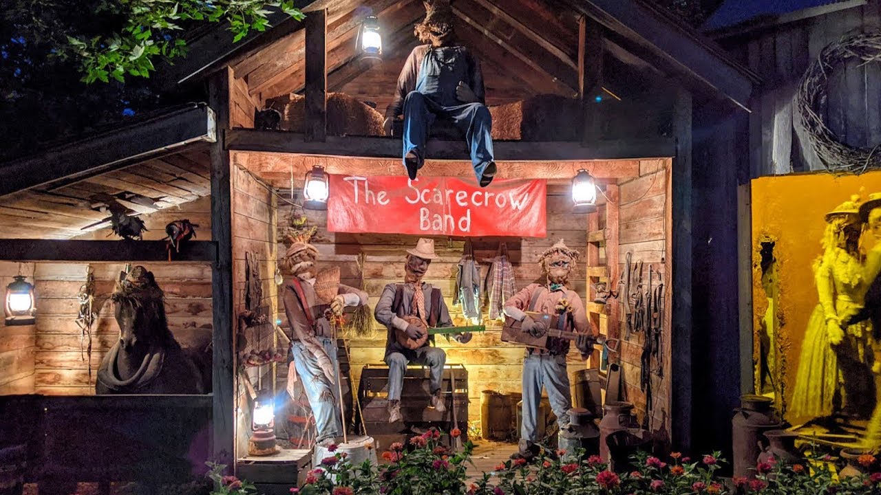 The Scarecrow Band (Night) | Vala's Pumpkin Patch 2020 - YouTube