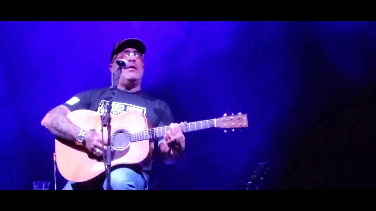 Aaron Lewis Live in Florence, SC Pull me Under - YouTube