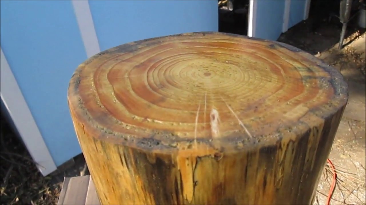 Making a Stump to split kindling on - YouTube