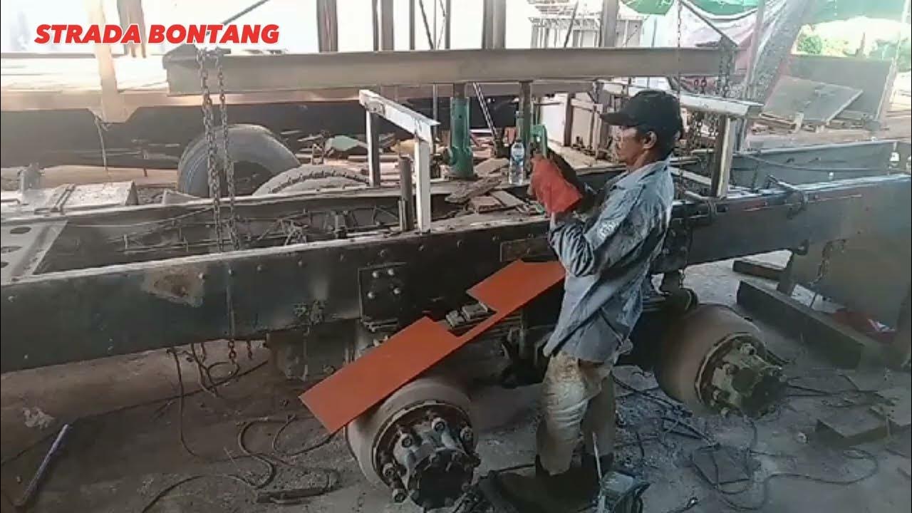 Intip Proses Memperbaiki Sasis Truk Yang Bengkok dan retak #truck - YouTube