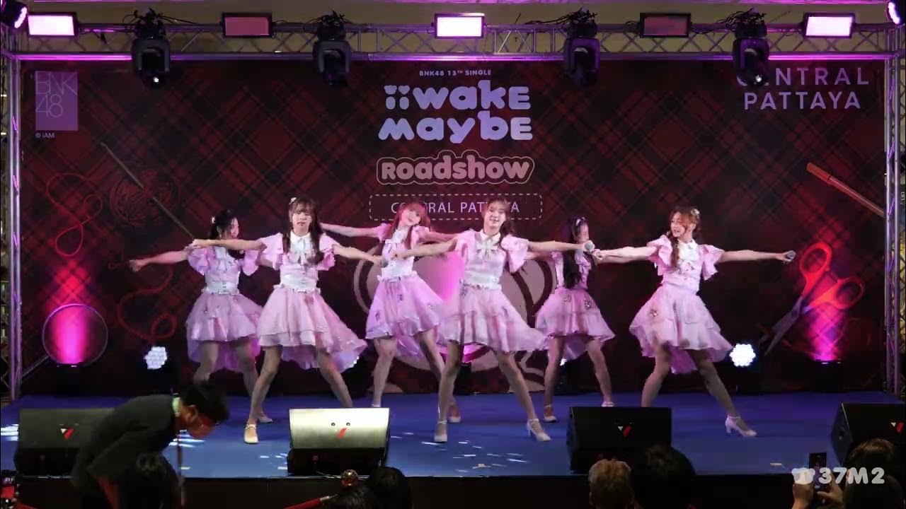BNK48 - วันใหม่ @ BNK48 13th "Iiwake Maybe" Roadshow Mini Concert [Overall 4K 60p] 230520 - YouTube
