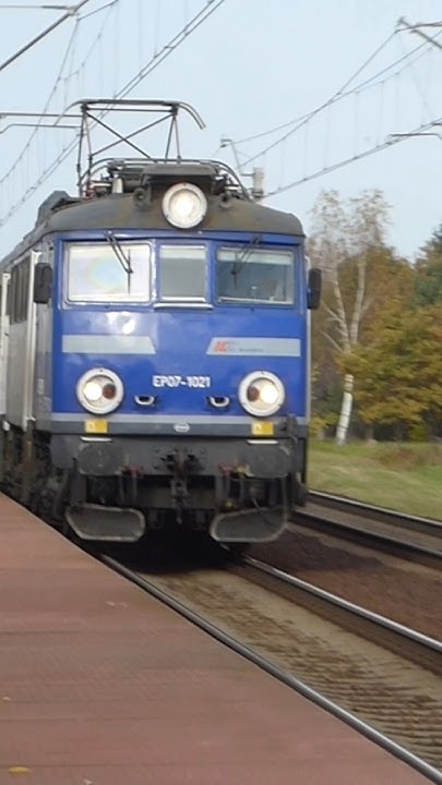 EP07-1021 IC przelot przez stacje Osola - YouTube