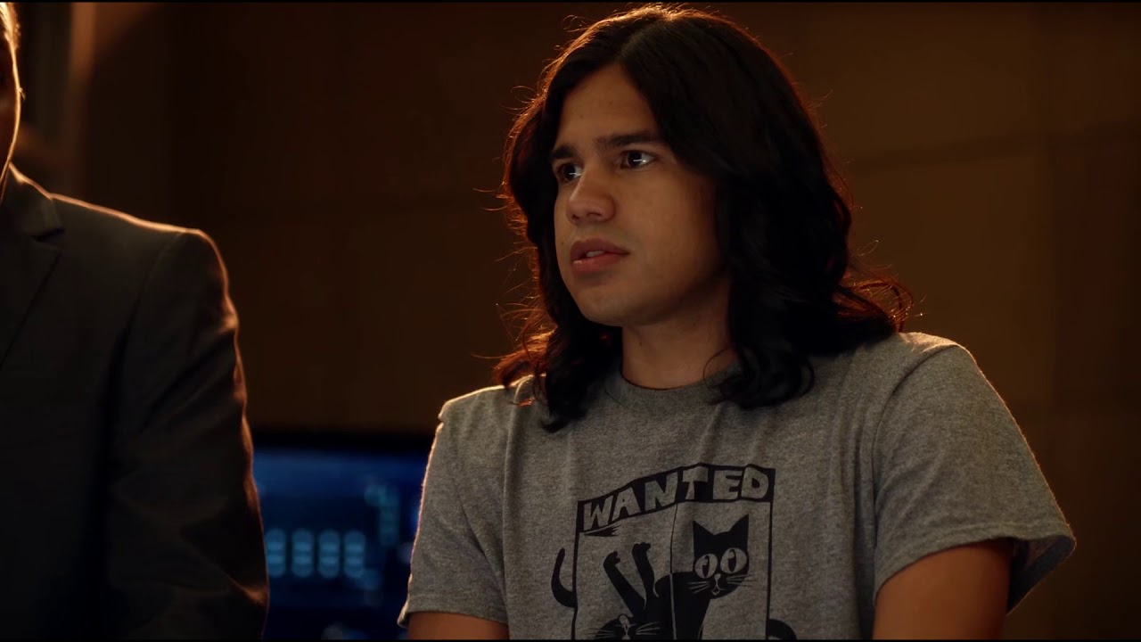 The Flash 4x02 | The Flash Suit Gets Hacked - YouTube