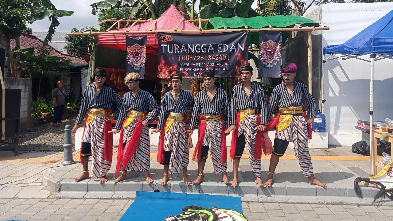 Ebeg Dance - Prajuritan Dance Ebeg Turonggo Edan di Banyumas Kota Lama ...