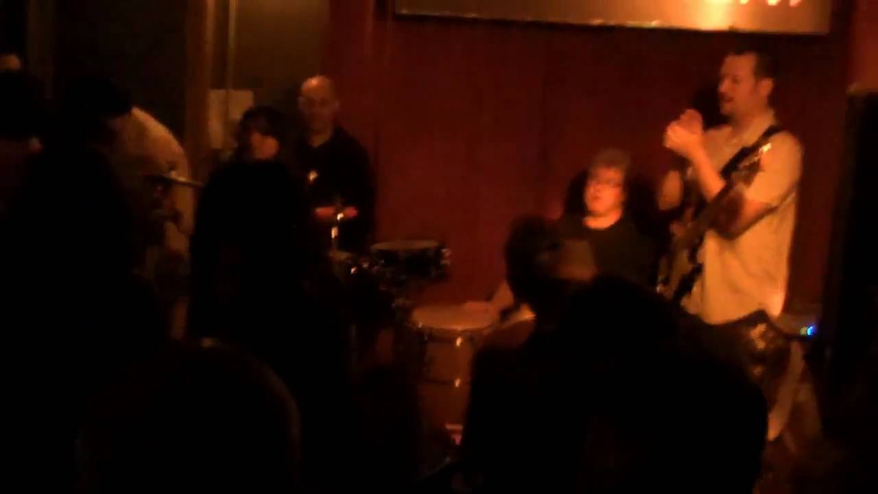 Spanglish Fly @ Barbés - YouTube