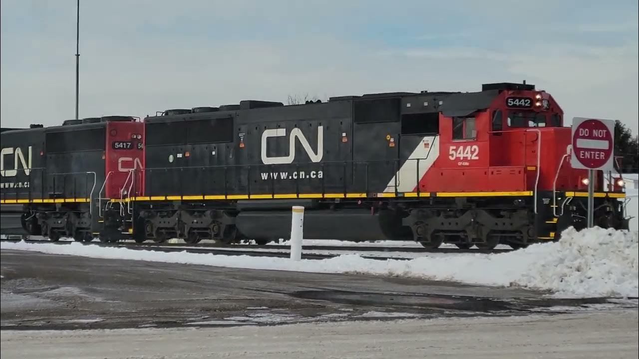 CN 5442 L519 Arrival at Ladysmith on 12-6-22 - YouTube