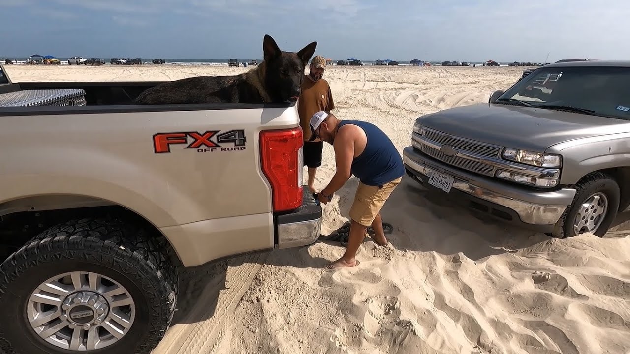 Pulling Out Slammed 2WD Trucks Stuck At The Beach - YouTube