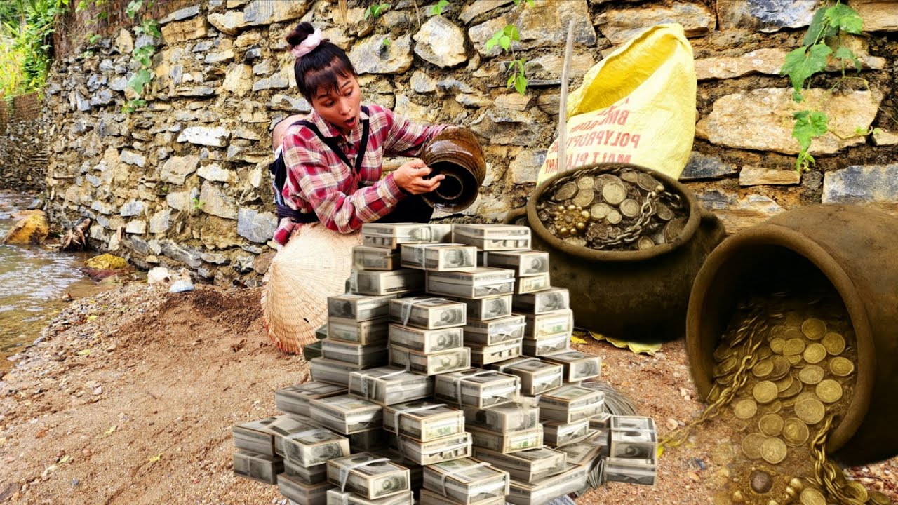Poor girl unexpectedly dug up a lot of money and treasure under the ...