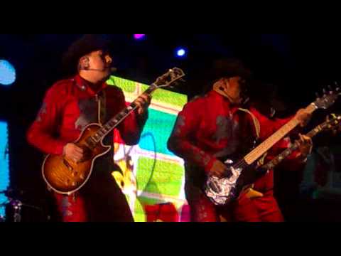 Bronco El Gigante de America /CHOCHEMAN - YouTube