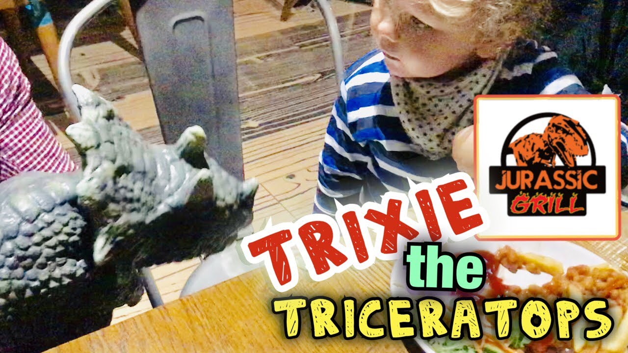 JURASSIC GRILL!! eating with dinosaurs at JURASSIC GRILL - YouTube