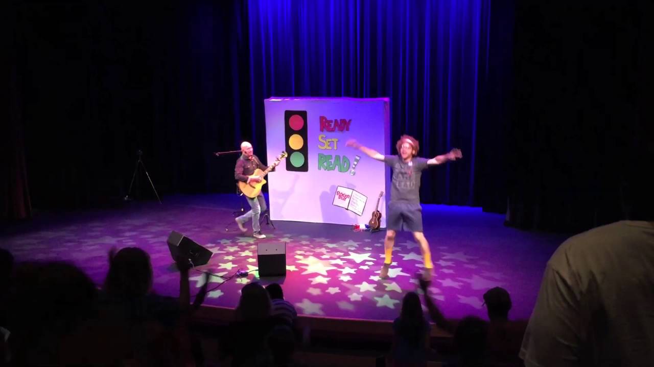 Roger Day - "Get Your Brain in Gear" LIVE - YouTube