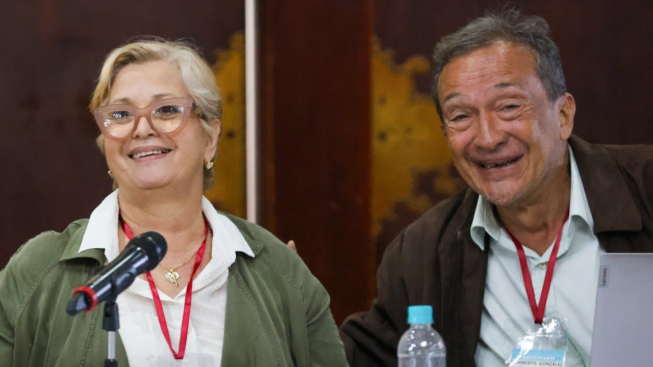 Entre el Discurso de Angostura y El Libro Azul - Maryann Hanson - YouTube