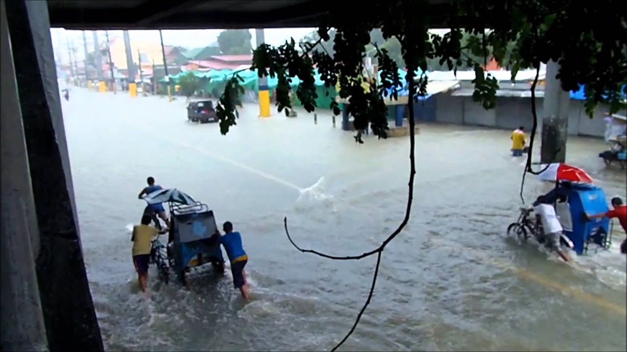 Flooding in Bacoor City - Aguinaldo Highway - YouTube