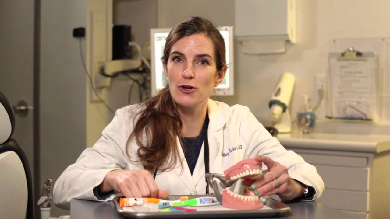 How To Brush Your Kid's Teeth with Freeman Family & Cosmetic Dentistry ...