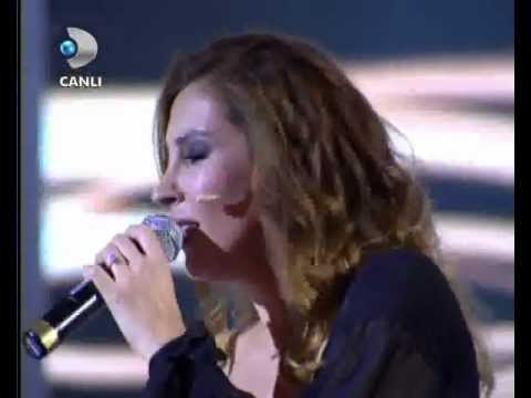 Funda Arar - İkimiz Canlı Performans (Beyaz Show 7/10/2011)