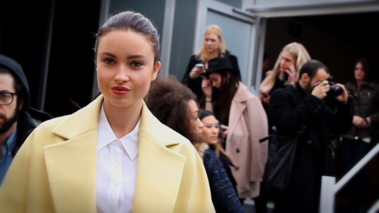 VIDEO: Street Style at London Fashion Week 2014 - YouTube