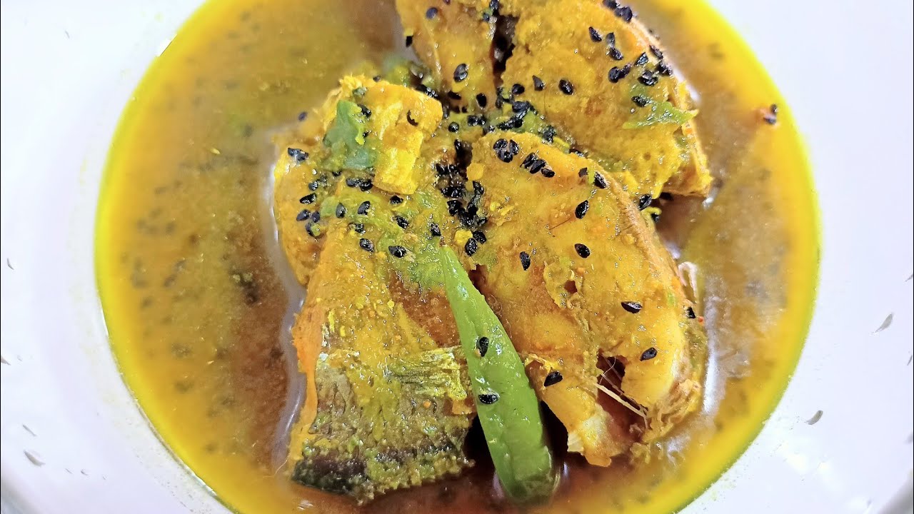 Kalo jeere Kacha Lonka Diye Ilish Macher Patla Jhol | Popular Bengali ...