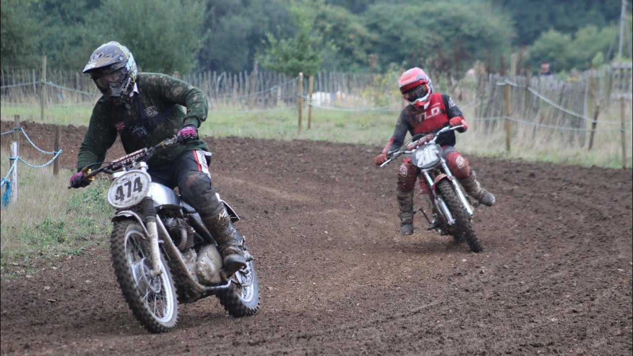 Mortimer Scramble Pre-65 Race Great Battle with Dave Bell🏁 - YouTube