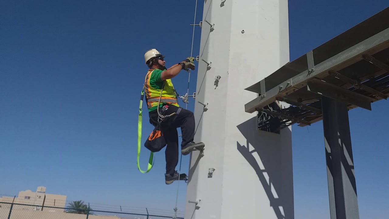 Telecom Engineer Life||In the land of Desert||Telecom Rigger Climbing ...