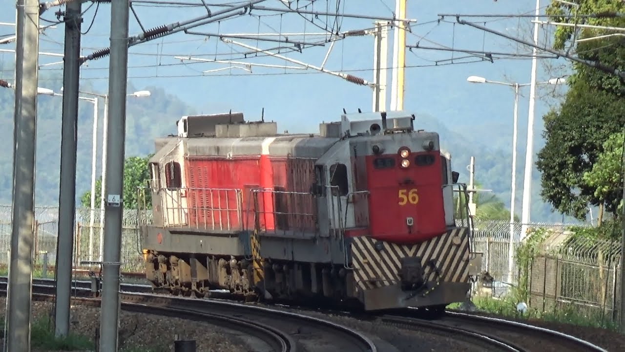 雙」遇 G16】港鐵G16型柴油機車 (56+58) + 中期翻新列車MLR (E102/E60) 不載客共同駛經大學站 - YouTube