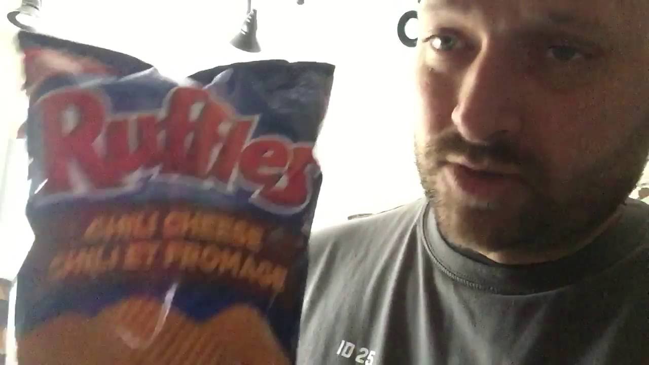 Ruffles - Chili Cheese chip review "Chip Chirpers" - YouTube