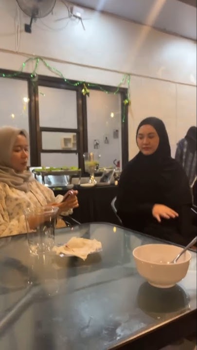 BUNDA HAPPY SAAT SEDANG BERSANTAI #gilgasahid #happyasmara - YouTube