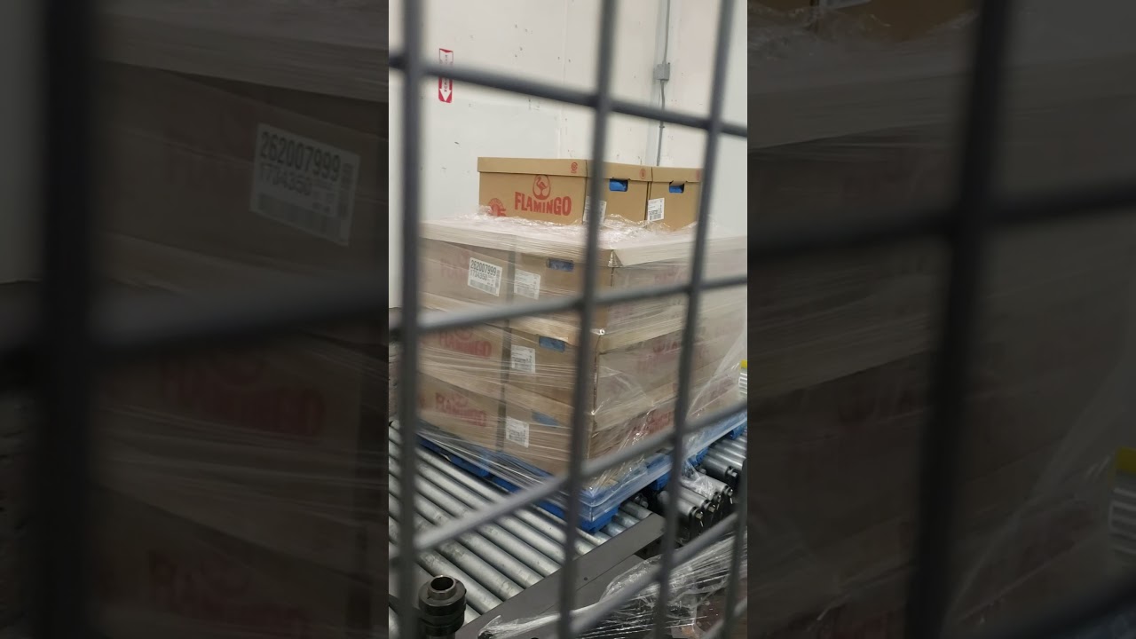 pallet jam between tables - YouTube