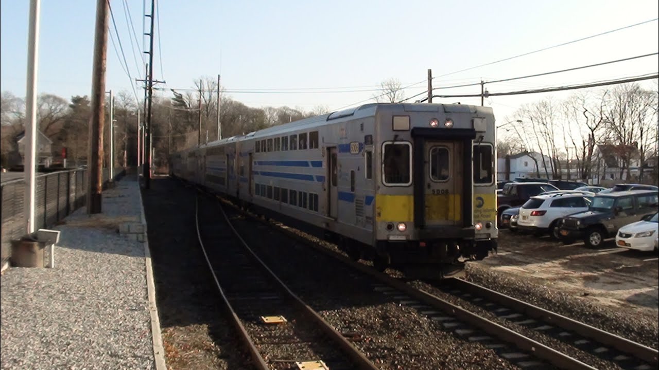 LI C3 Cab Car 5006 Leads MTA LIRR Train 619 West into Smithtown, NY 01 ...