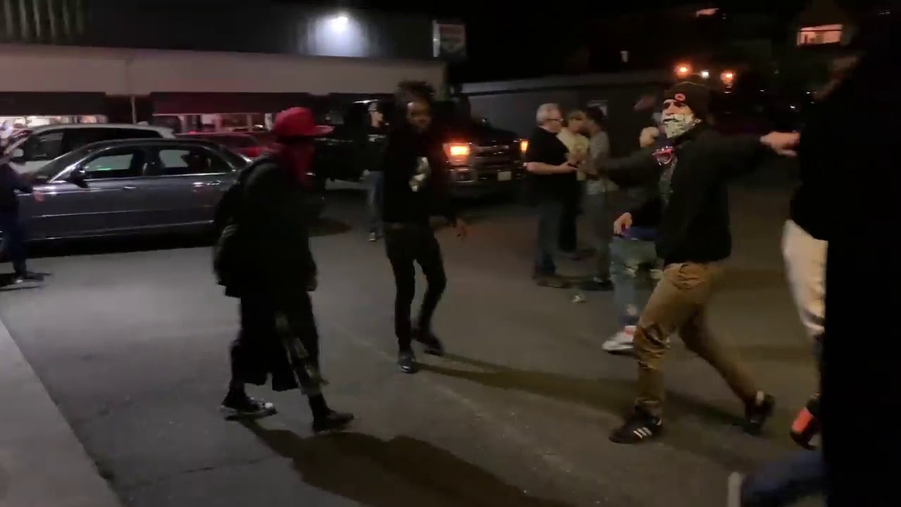 Auto Store Attacked by Seattle 'CHAZ' Rioters - YouTube