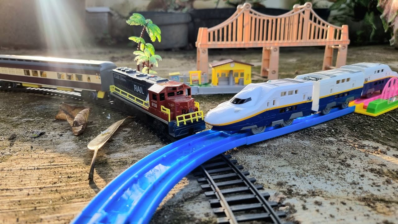 Merakit Mainan Kereta Api Locomotive Cargo Train, Kereta Api Plarail ...