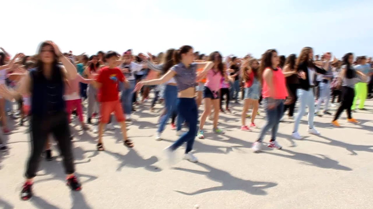 Flashmob Dia Internacional da Dança 2015 - YouTube