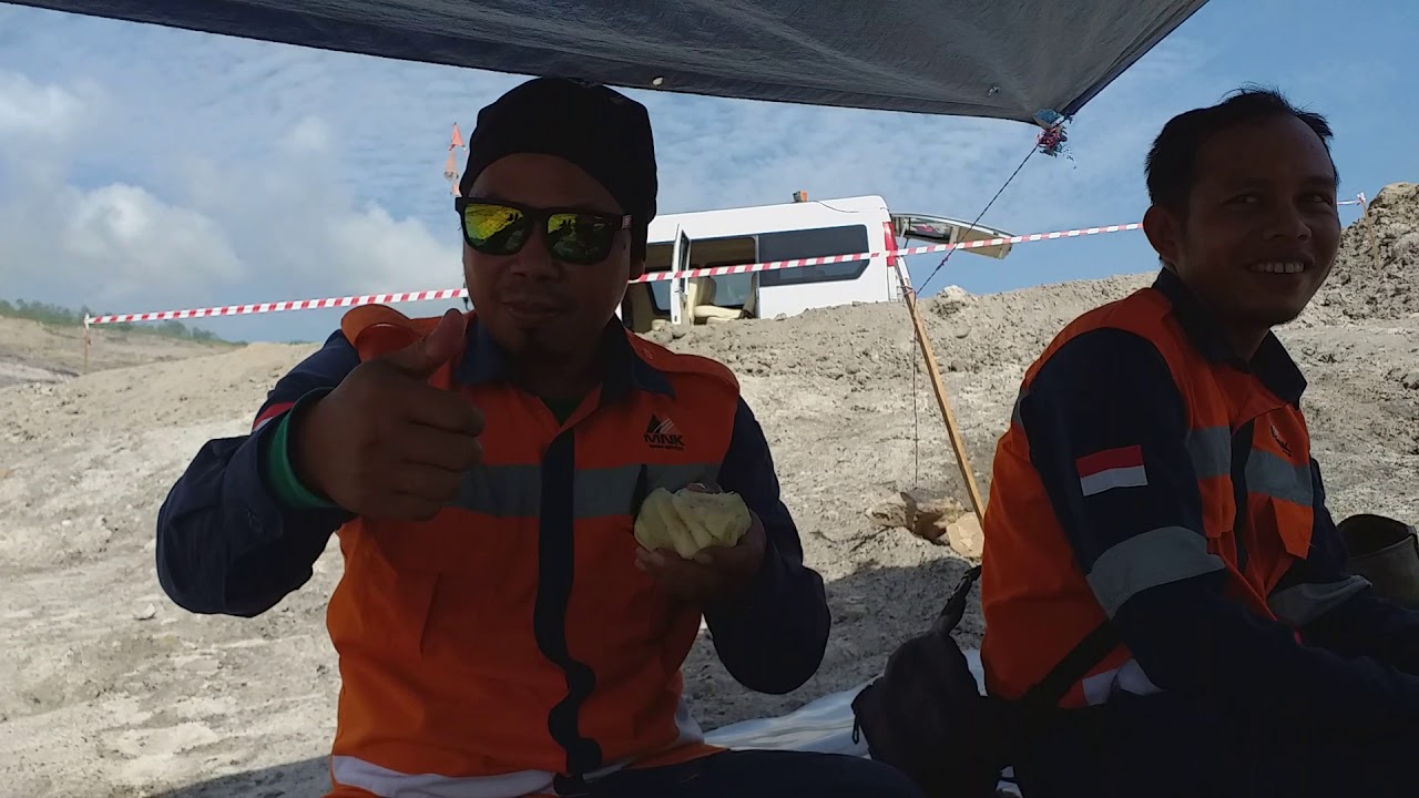 Muka masam makan mangga - YouTube