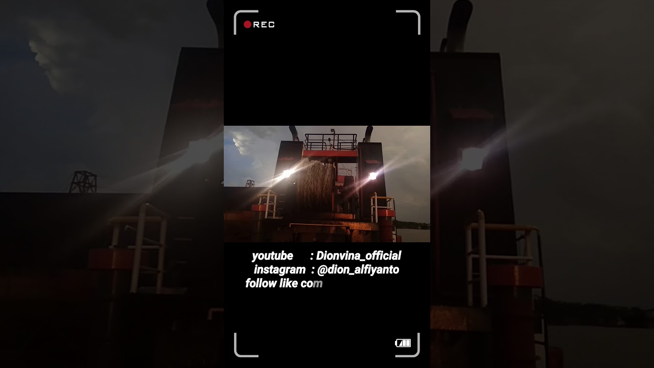 Video cinematic di kapal tuggboat - YouTube