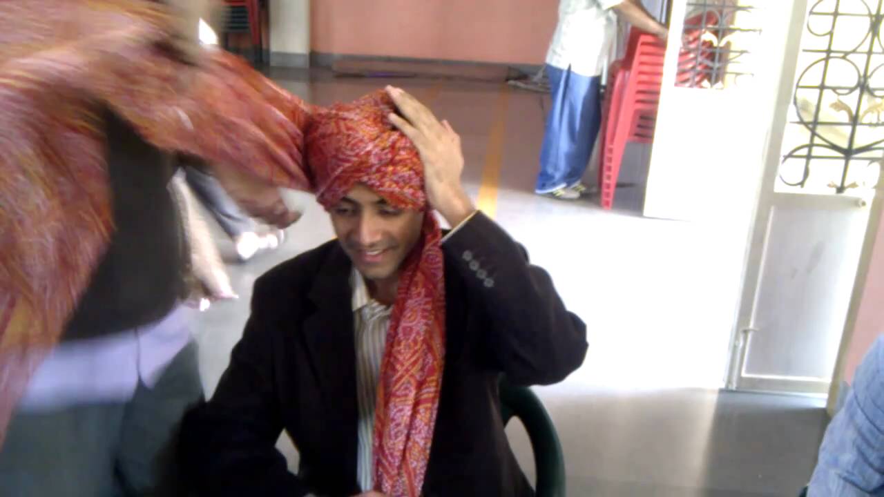 Feta wearing feat Modi - YouTube