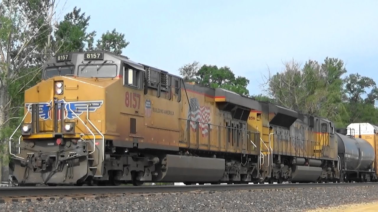 UP 8157 Leads Freight w/ Mid-Train DPU, Lo Moor, IA - YouTube
