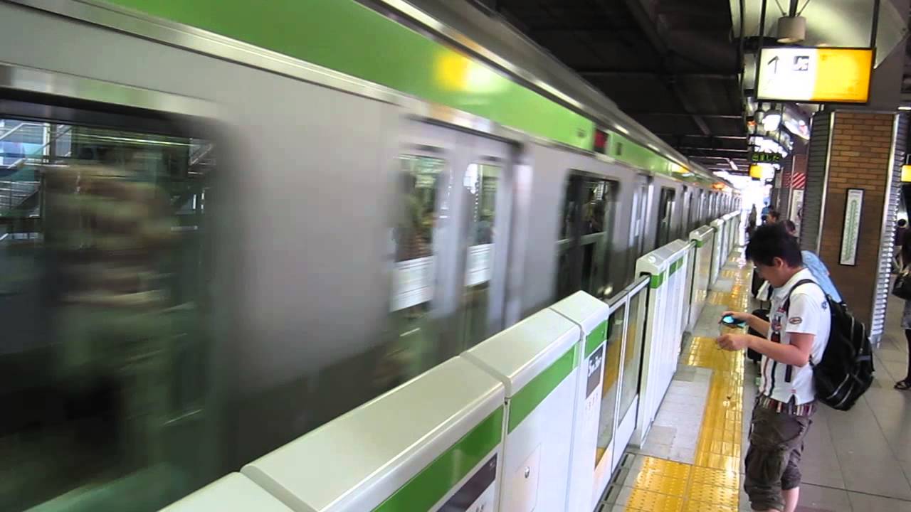 Tokyo Metro - Chiyoda Line train pulling into Ayase station - YouTube