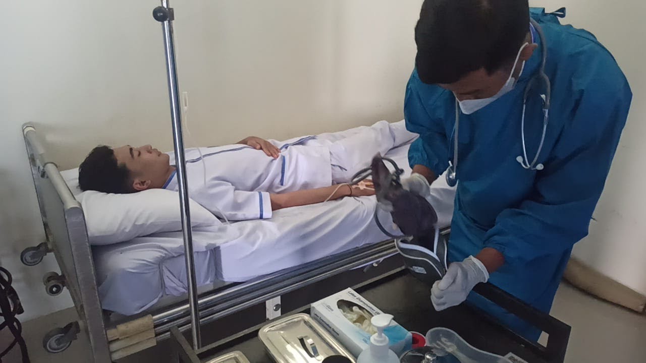 Dialog Bahasa Inggris antara Perawat dan Pasien #TugasMissIin - YouTube