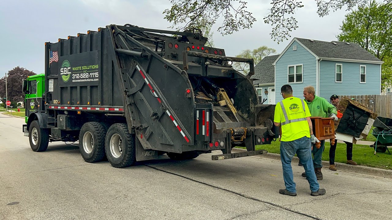 SBC’s Mack MR Leach 2Rll Rear Loader Garbage Truck Crushing Bulk - YouTube