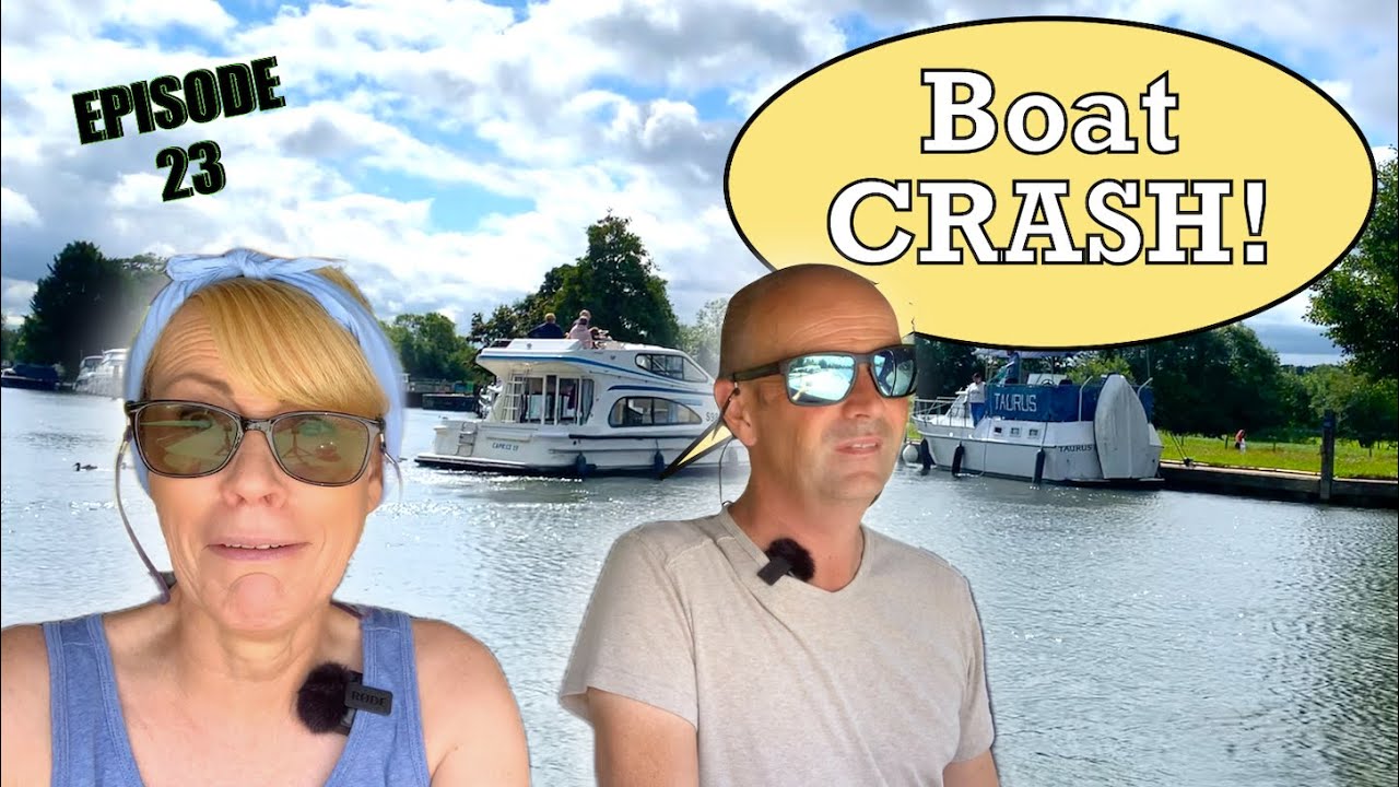 23. Boat Crash at the Lock! Two White Boats Collide! - YouTube
