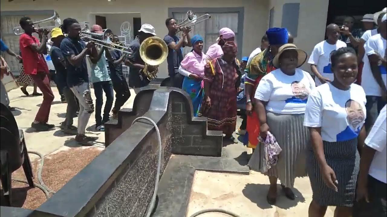 Ngibambe ngesandla by Thamaga Brass Band - YouTube