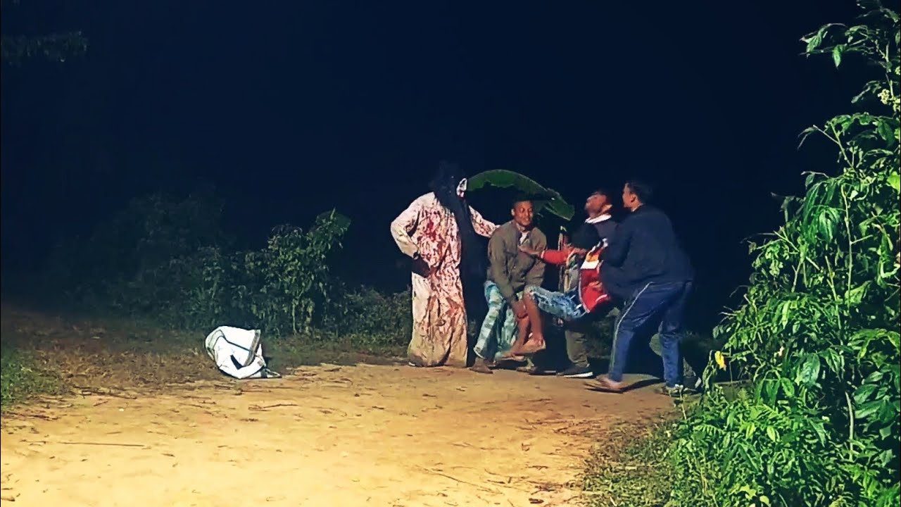 "Real ghost? 😱 "- scared pocong prank by Muzahidul Islam - YouTube