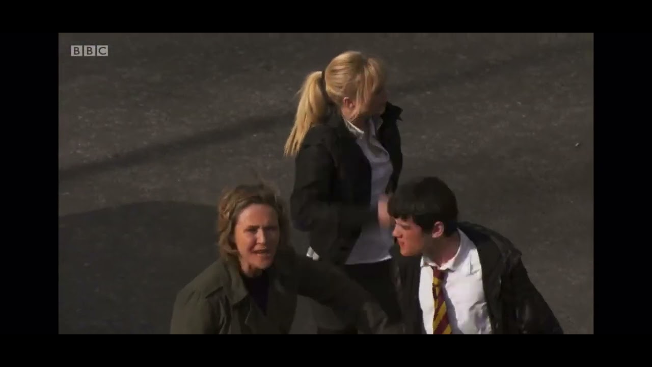 Waterloo road : Finn goes to get denzil of the bridge - YouTube