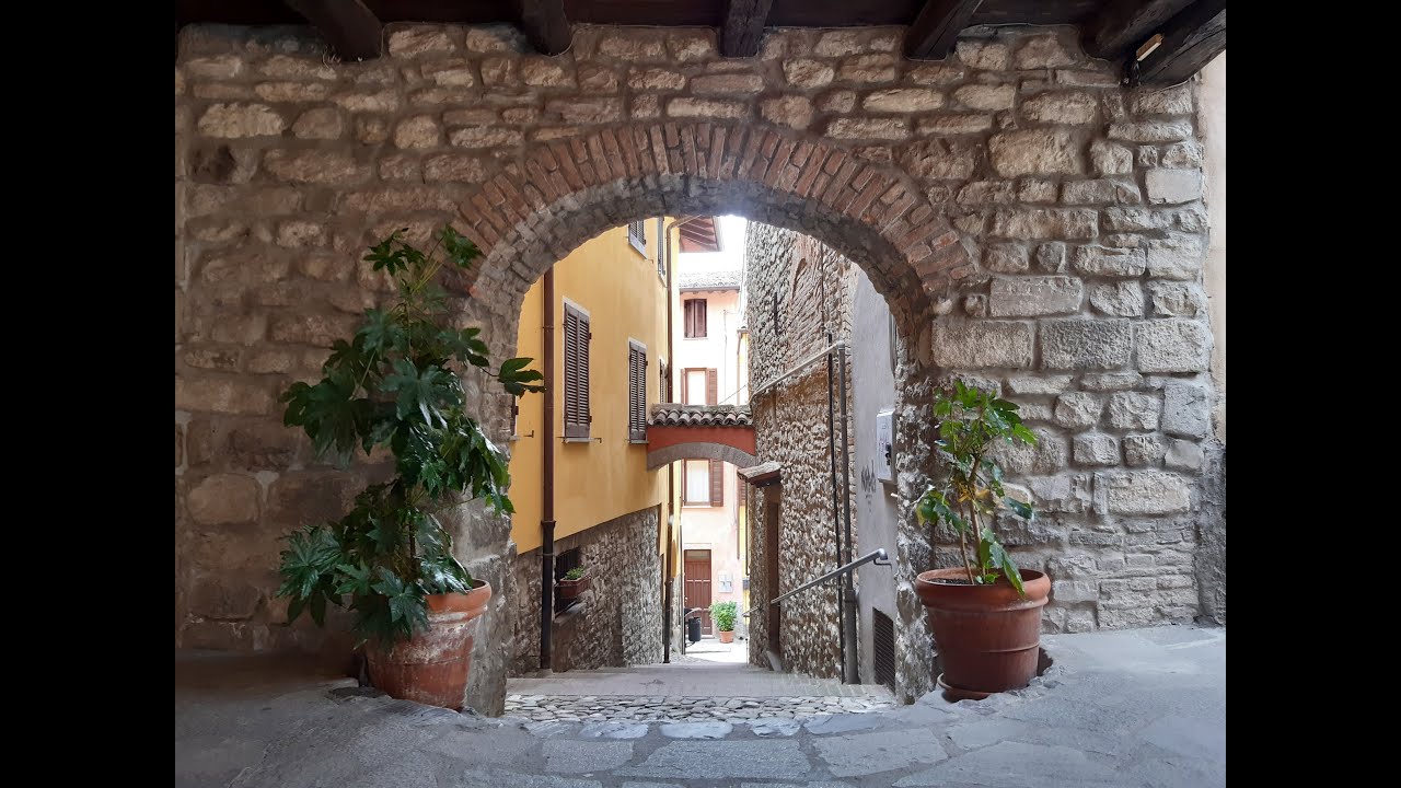 Varzi (PV) - Il Borgo - YouTube