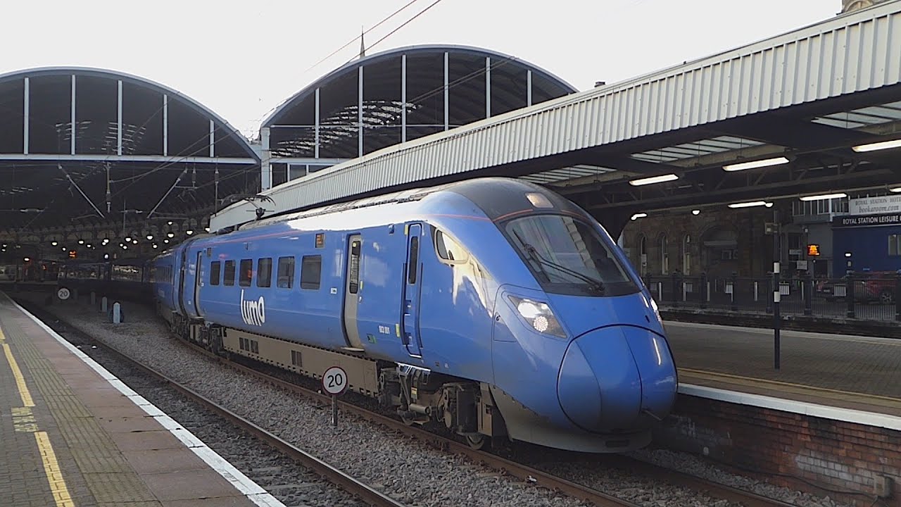 Lumo Class 803 leaves Newcastle (20/12/22) - YouTube