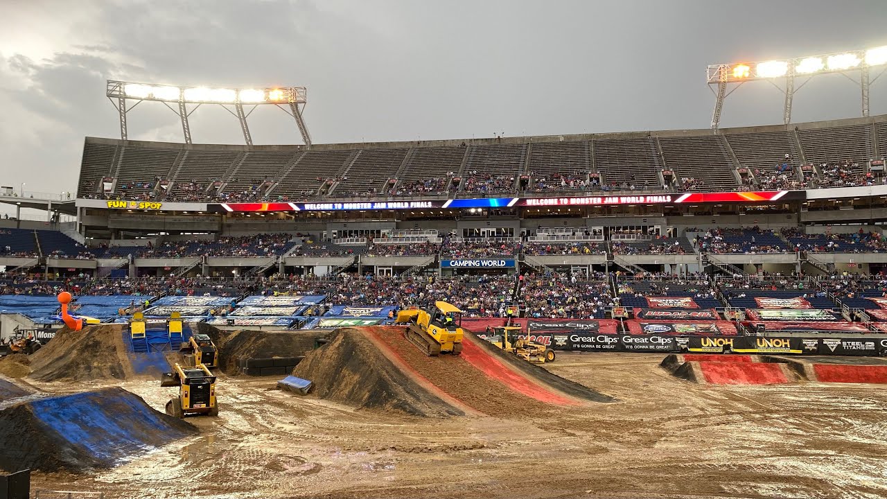 Monster Jam World Finals 21 - Max-D (Blake Granger) Racing Test Pass ...